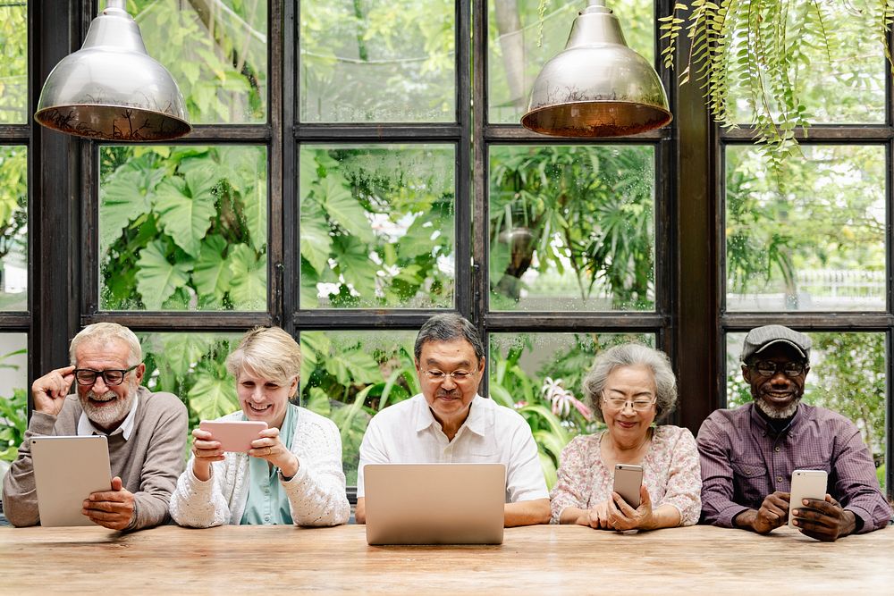 Group diverse seniors using technology. | Free Photo - rawpixel