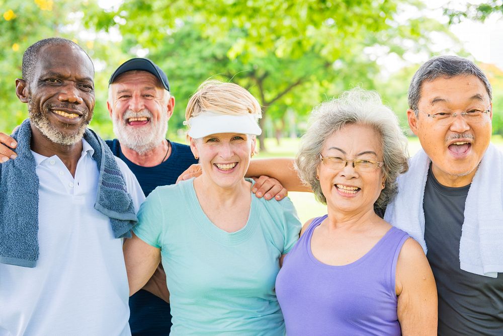 Group diverse seniors smiling outdoors. | Free Photo - rawpixel