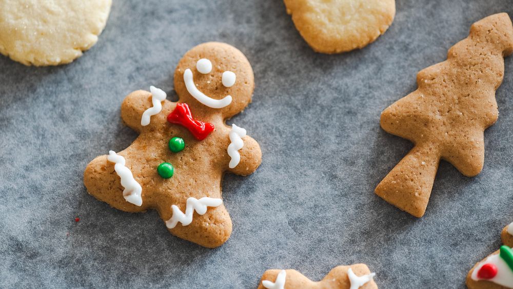 Gingerbread cookies baking sheet. Gingerbread | Free Photo - rawpixel