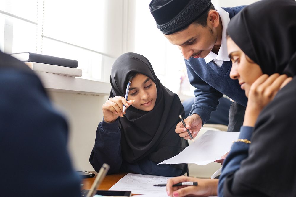 Group Muslim students hijabs studying | Free Photo - rawpixel