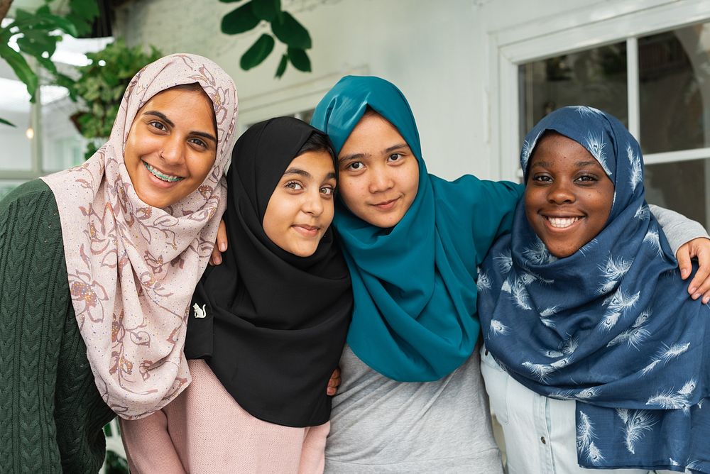 Four muslim girls hijabs smiling | Free Photo - rawpixel