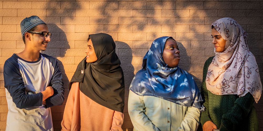 Four muslim teenagers hijabs stand | Premium Photo - rawpixel