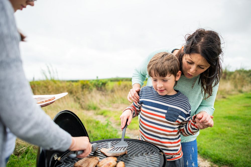 Family barbecue outdoors mom and | Free Photo - rawpixel