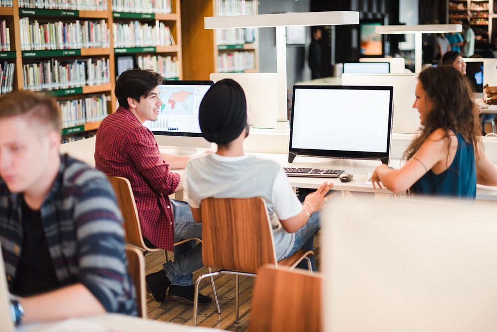 Students library using computers. Diverse | Free Photo - rawpixel