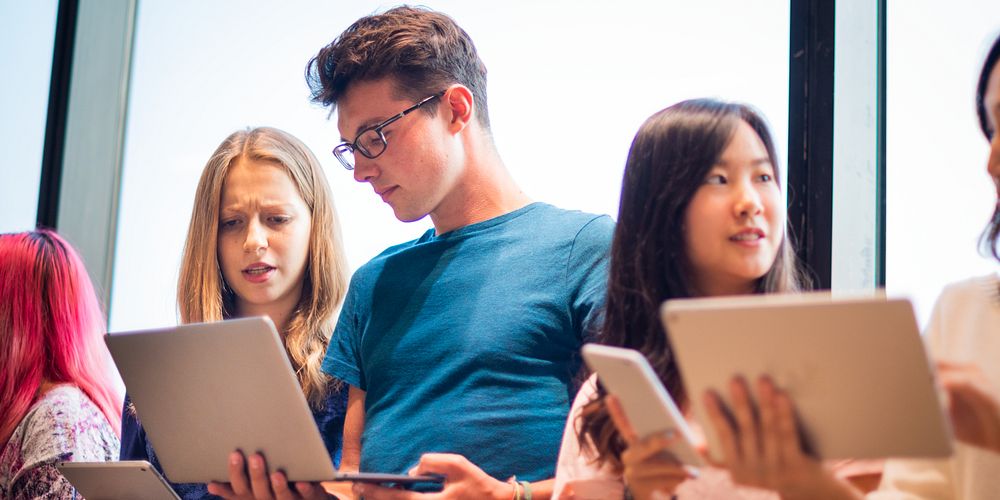 Group young adults using laptops. | Free Photo - rawpixel