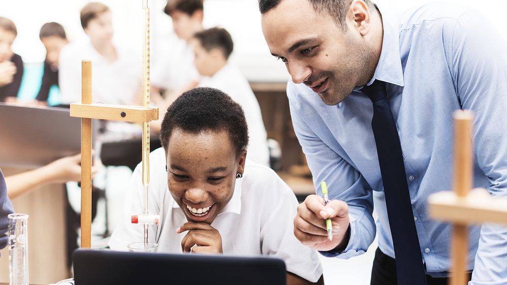 Teacher and student science class. | Premium Photo - rawpixel