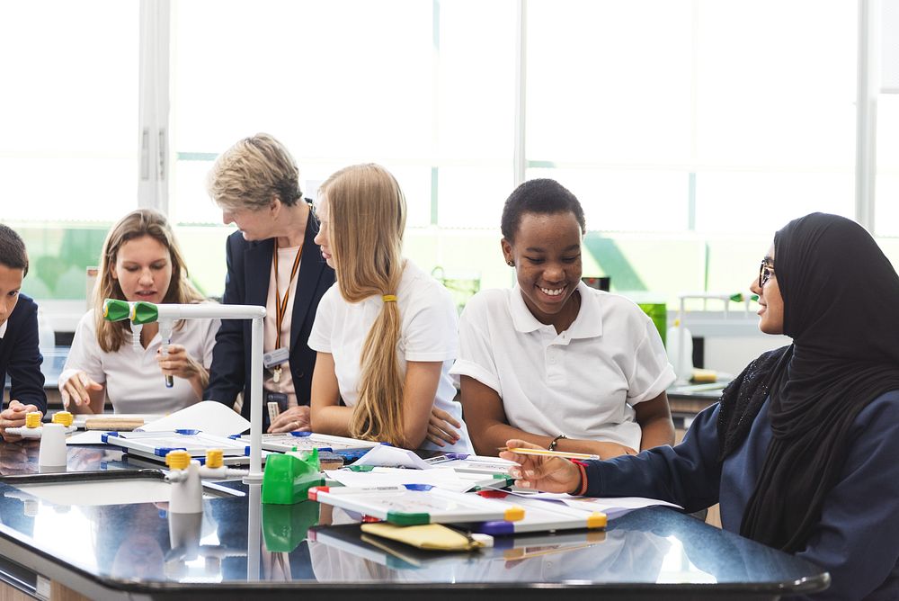 Diverse students science class, working | Premium Photo - rawpixel