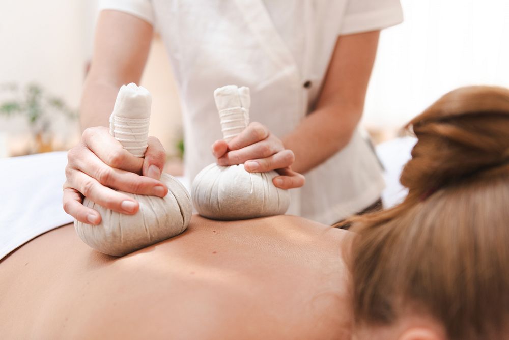 person receiving relaxing herbal compress | Free Photo - rawpixel