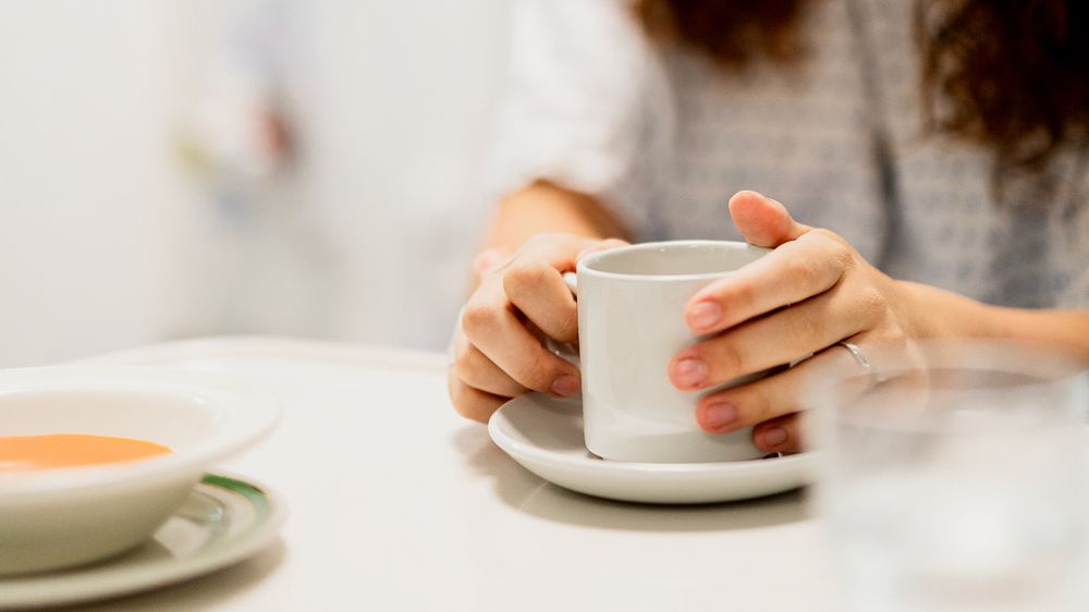 Close-up hands holding coffee cup | Free Photo - rawpixel