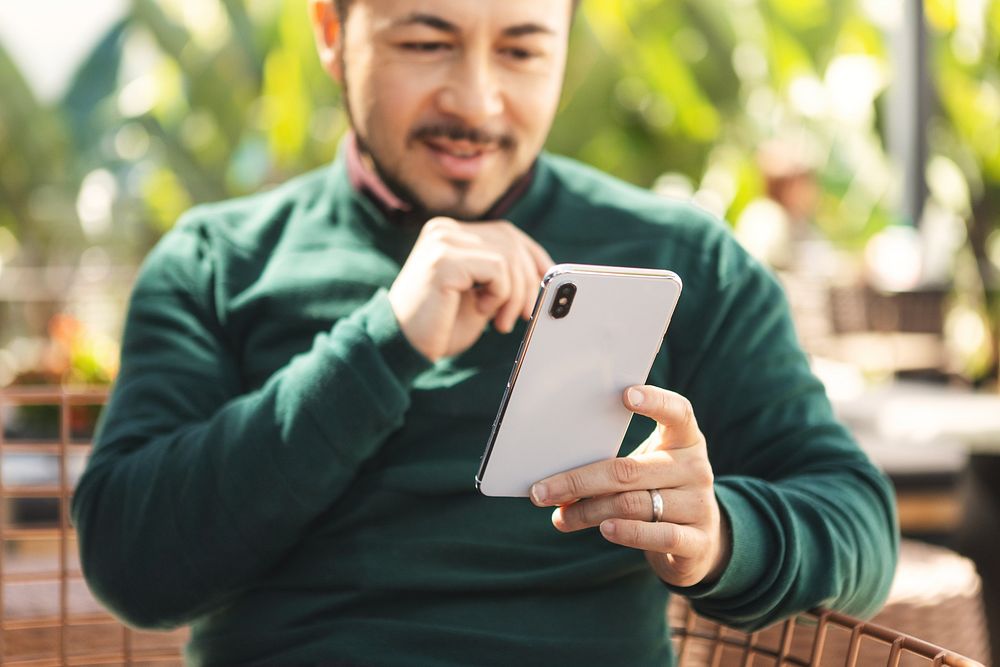 Man using smartphone outdoors, focused | Free Photo - rawpixel
