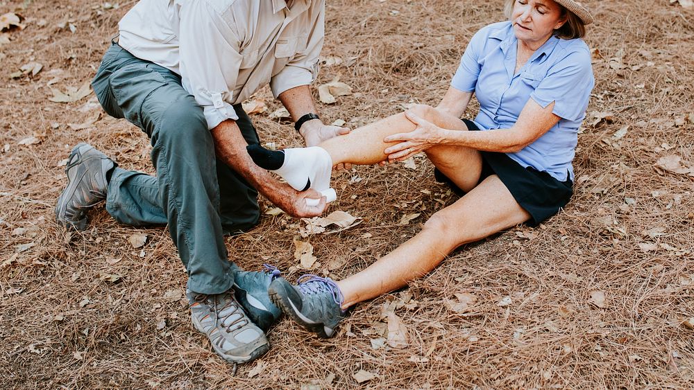 man helps woman an injured | Free Photo - rawpixel