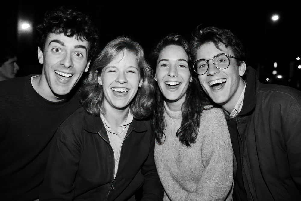 Joyful friends night out | Free Photo - rawpixel