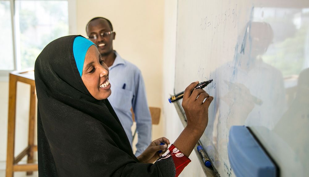 Somali Youth Learners Initiative Teacher | Free Photo - rawpixel