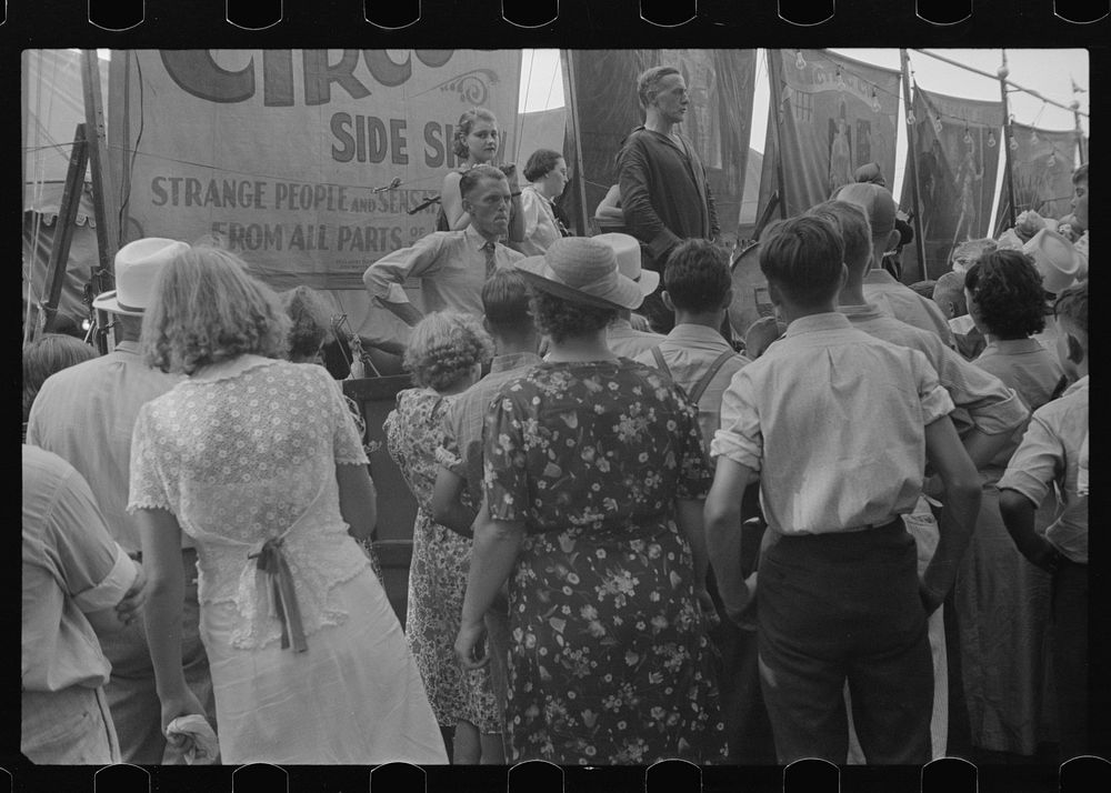 Spectators sideshow, county fair, central | Free Photo - rawpixel