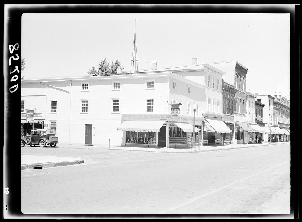main street Dover, Delaware. Sourced | Free Photo - rawpixel