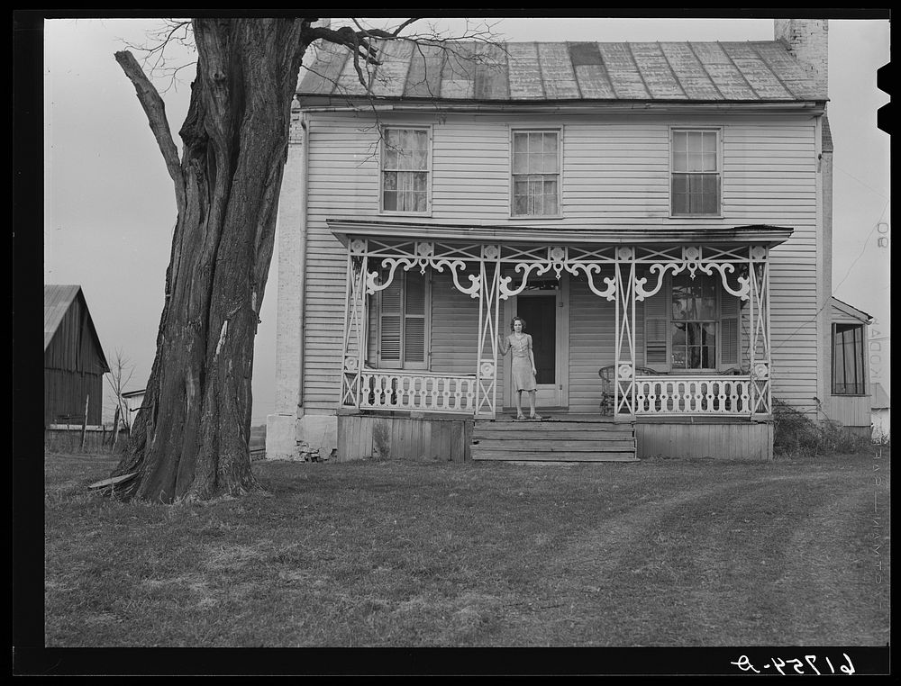 Farmhouse. Nicholas County, Kentucky. Sourced | Free Photo - rawpixel