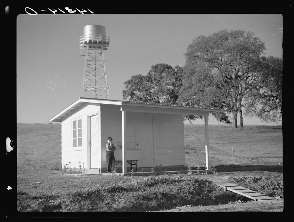 Sonoma, California. Isolation building, migratory | Free Photo - rawpixel