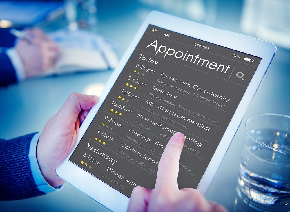 Business people checking appointment personal | Free Photo - rawpixel