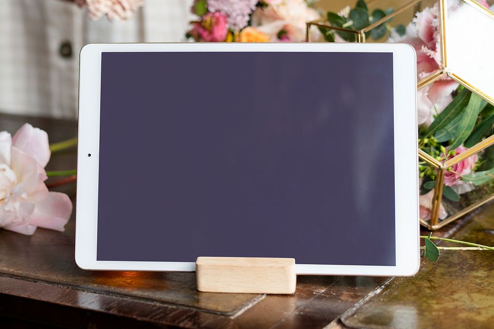 Digital tablet screen mockup table | Premium PSD Mockup - rawpixel