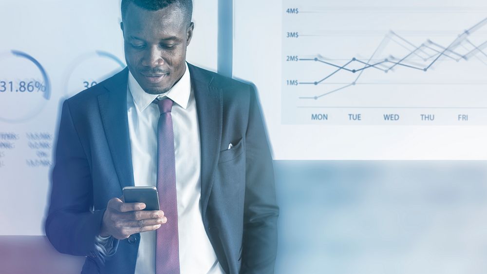 Financial analyst using smartphone business | Premium Photo - rawpixel