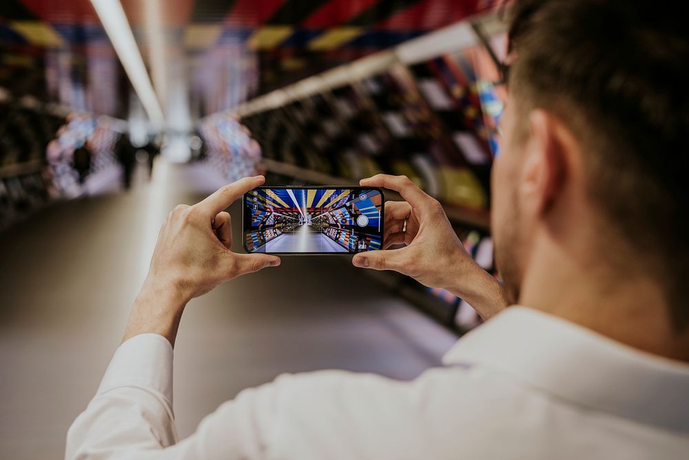 Man taking photo with smartphone | Premium Photo - rawpixel