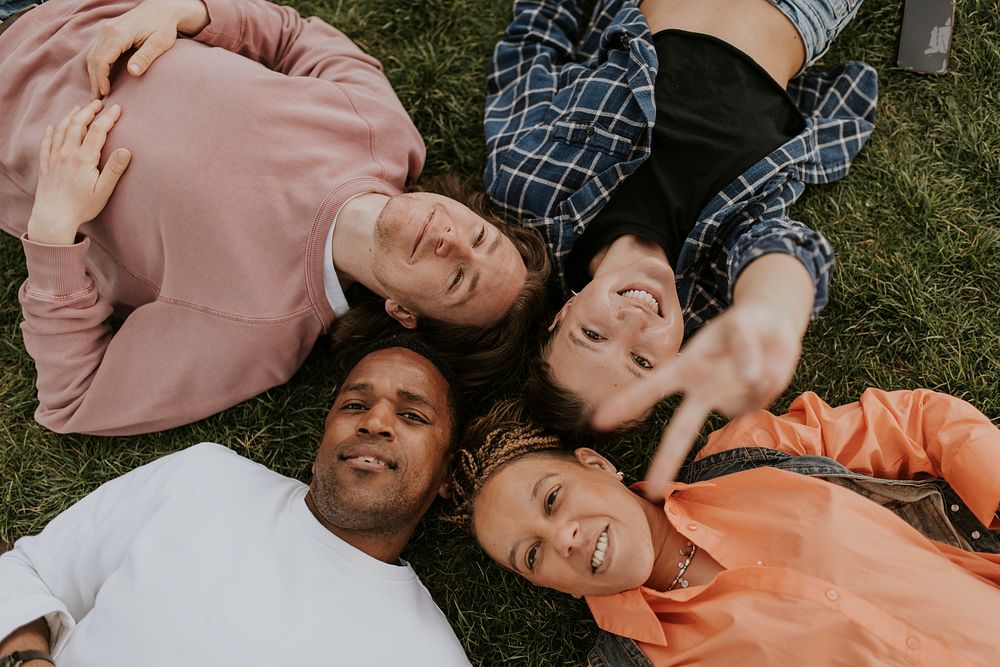 Happy diverse friends park, friendship | Premium Photo - rawpixel