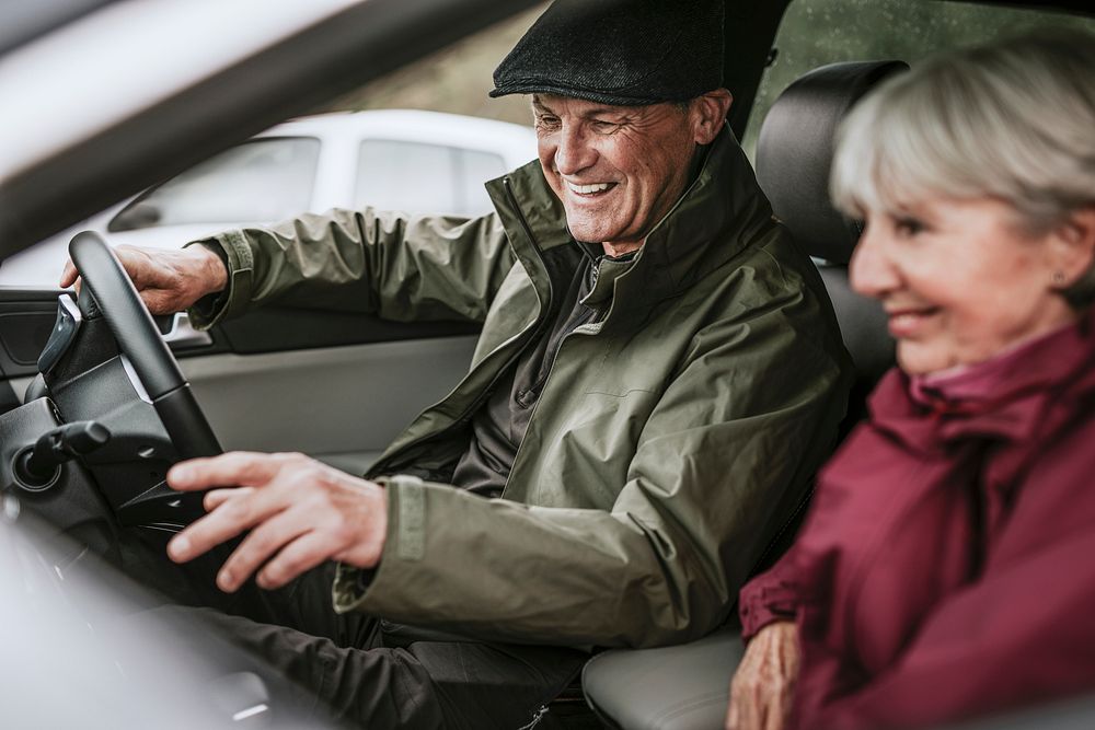 Happy senior couple road trip | Premium Photo - rawpixel
