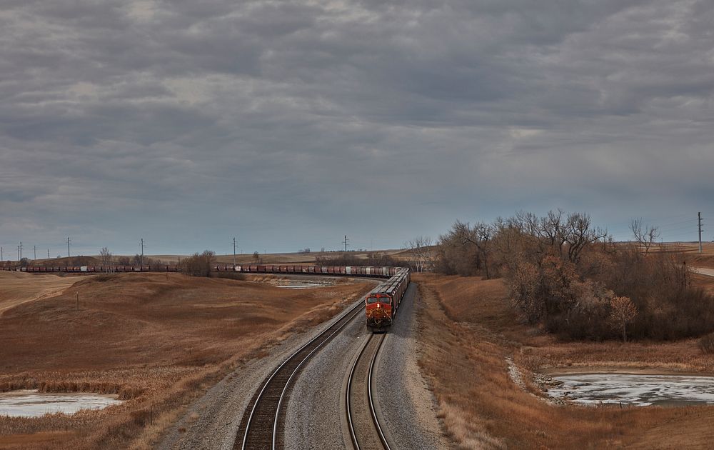 train winds prairie Berthold, North | Free Photo - rawpixel