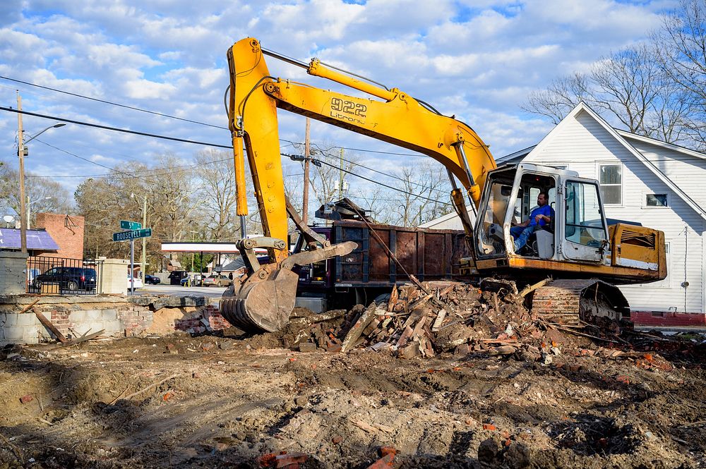 House DemolitionAn abandoned house deemed | Free Photo - rawpixel
