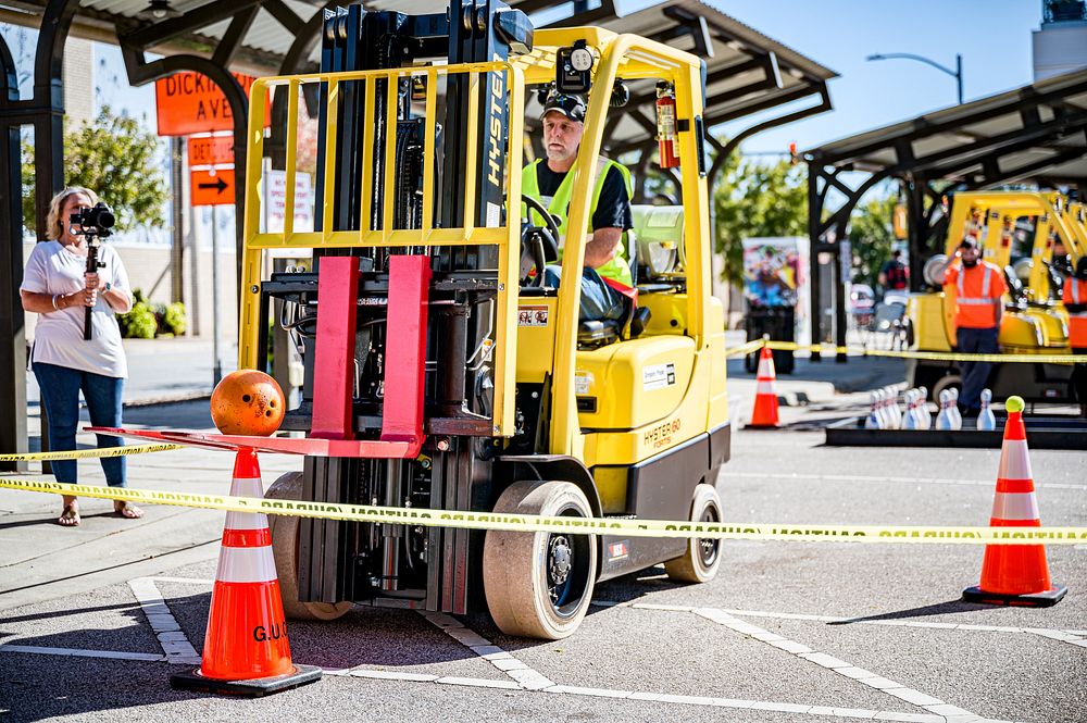 Forklift RodeoHyster-Yale Group Rivers East | Free Photo - rawpixel