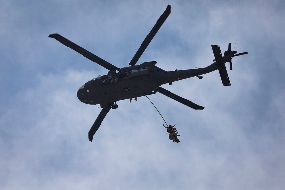 A U.S. Army UH-60M Black | Free Photo - rawpixel