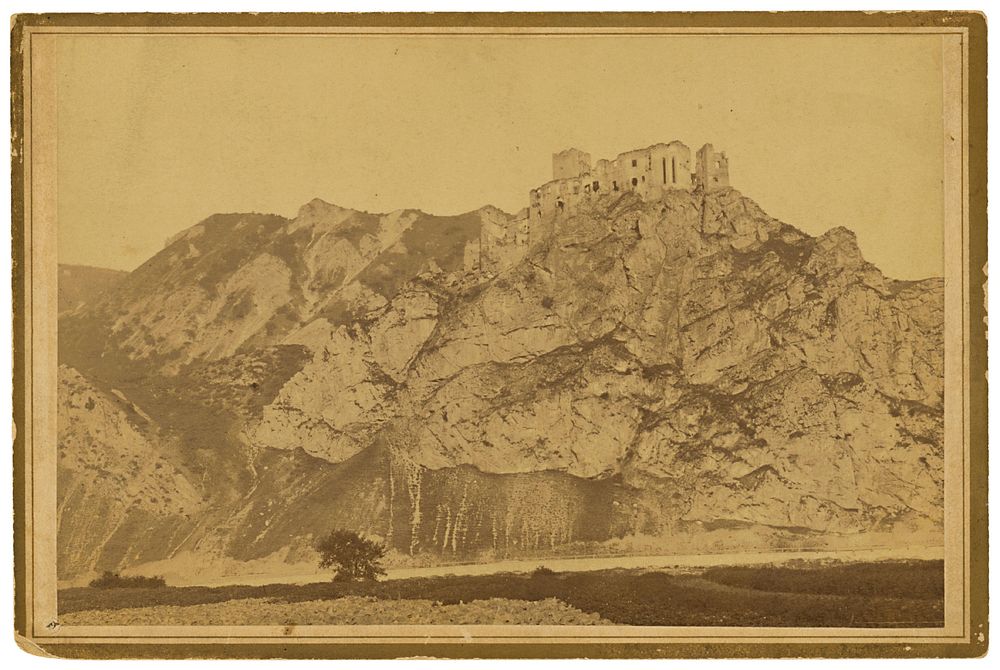 The ruins of strečno castle | Free Photo - rawpixel