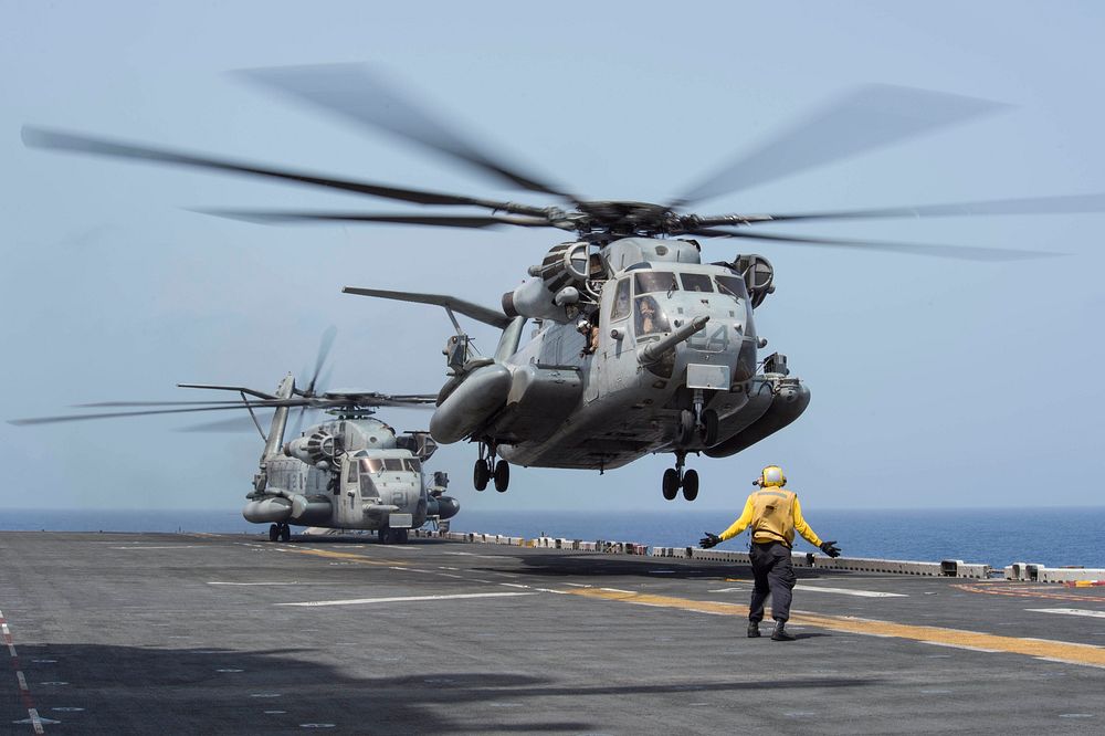 U.S. Navy Aviation Boatswain’s Mate | Free Photo - rawpixel
