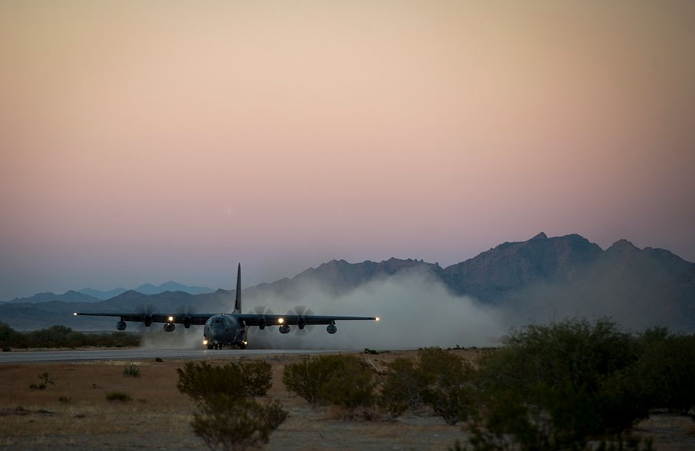 A U.S. Air Force C-130 | Free Photo - rawpixel