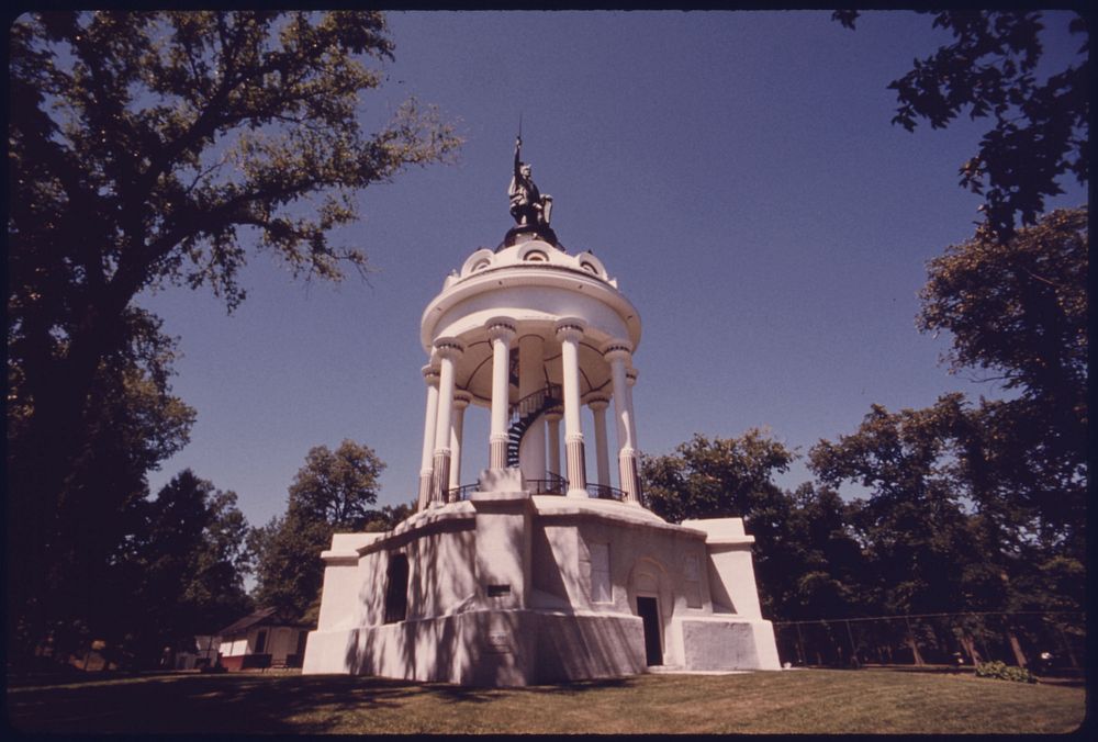 Monument Statue Hermann-Arminius, German Patriot | Free Photo - rawpixel