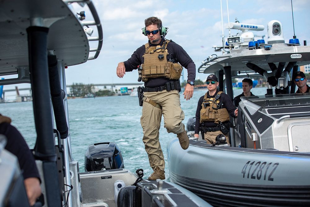 Members CBP's Air and Marine | Free Photo - rawpixel