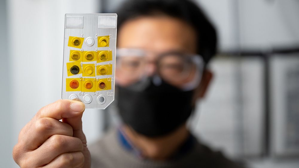 APS Beamline Scientists | Free Photo - rawpixel