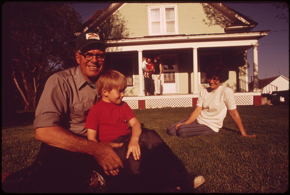 Farmer Frank Otte his family | Free Photo - rawpixel