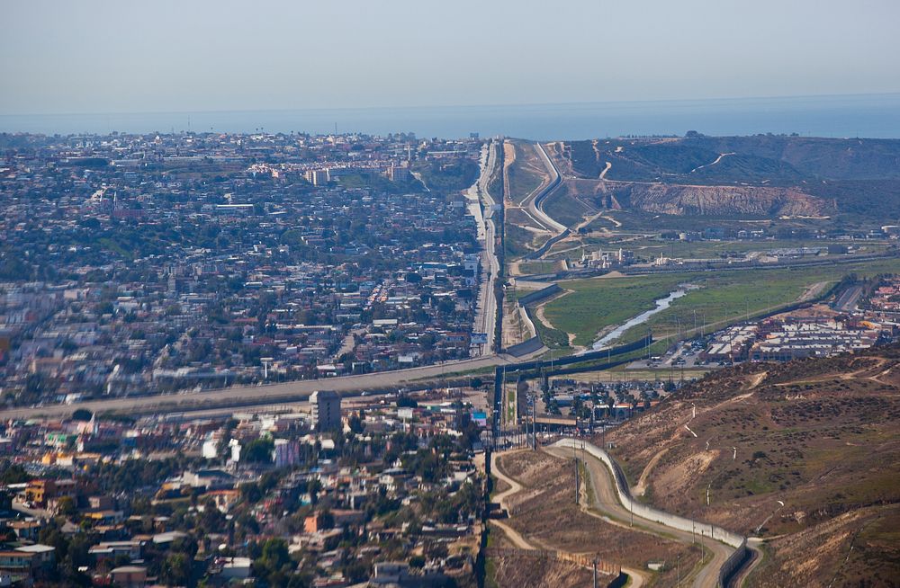 Border Fence from above | Free Photo - rawpixel