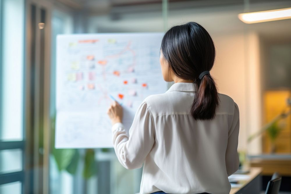 Asian bussiness women whiteboard adult | Free Photo - rawpixel