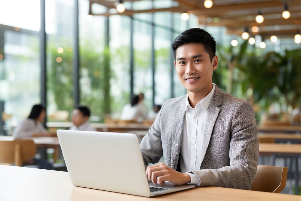 South east asian businessman computer | Free Photo - rawpixel