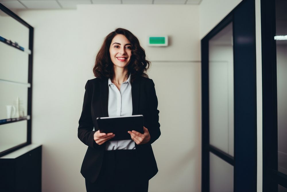 White office woman computer businesswear | Free Photo - rawpixel