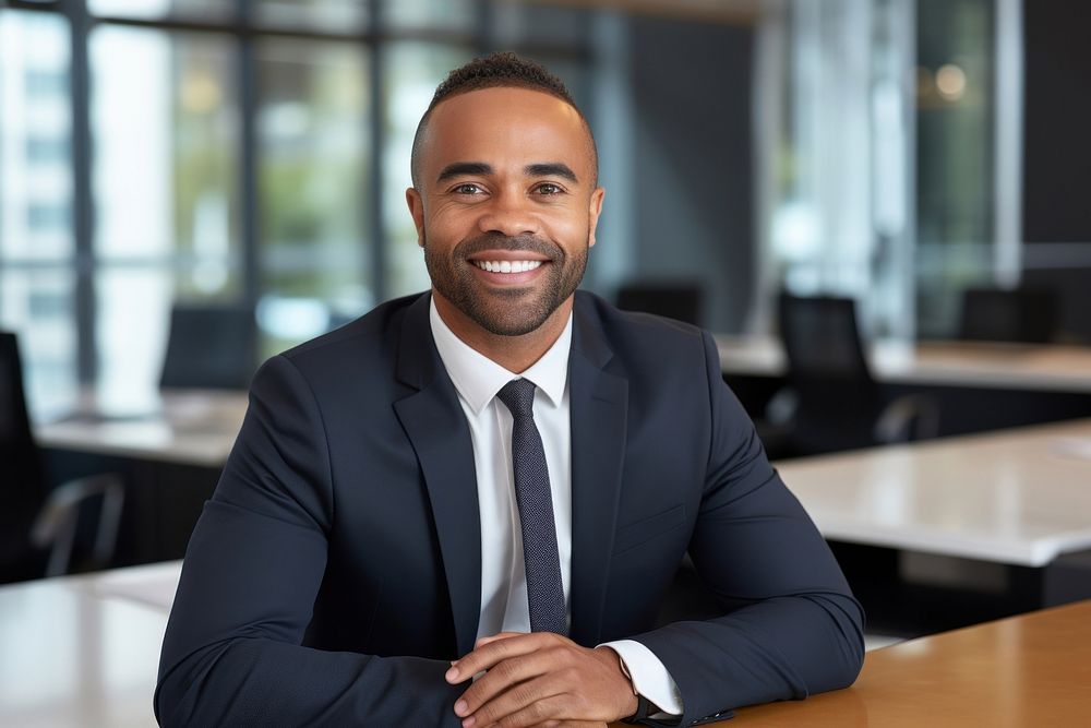 Mature cheerful african american executive | Premium Photo - rawpixel