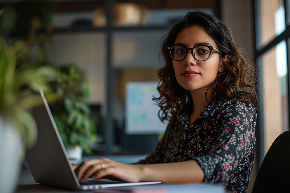 Mexican woman working laptop computer | Premium Photo - rawpixel