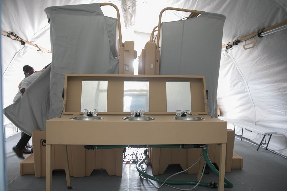 DoD negative pressure isolation system | Free Photo - rawpixel