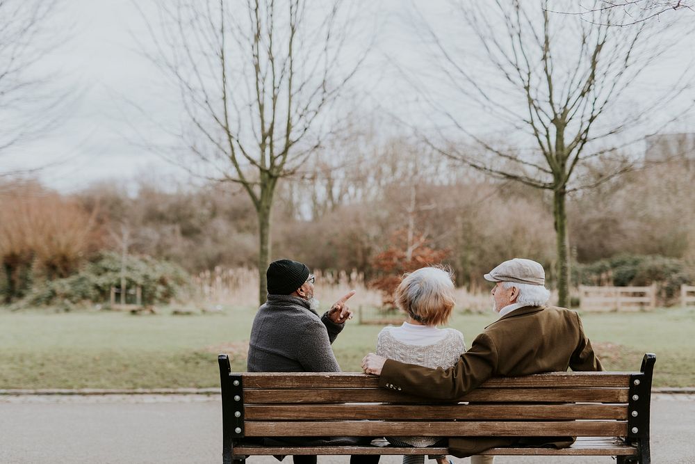 Senior friends on park bench | Free Photo - rawpixel