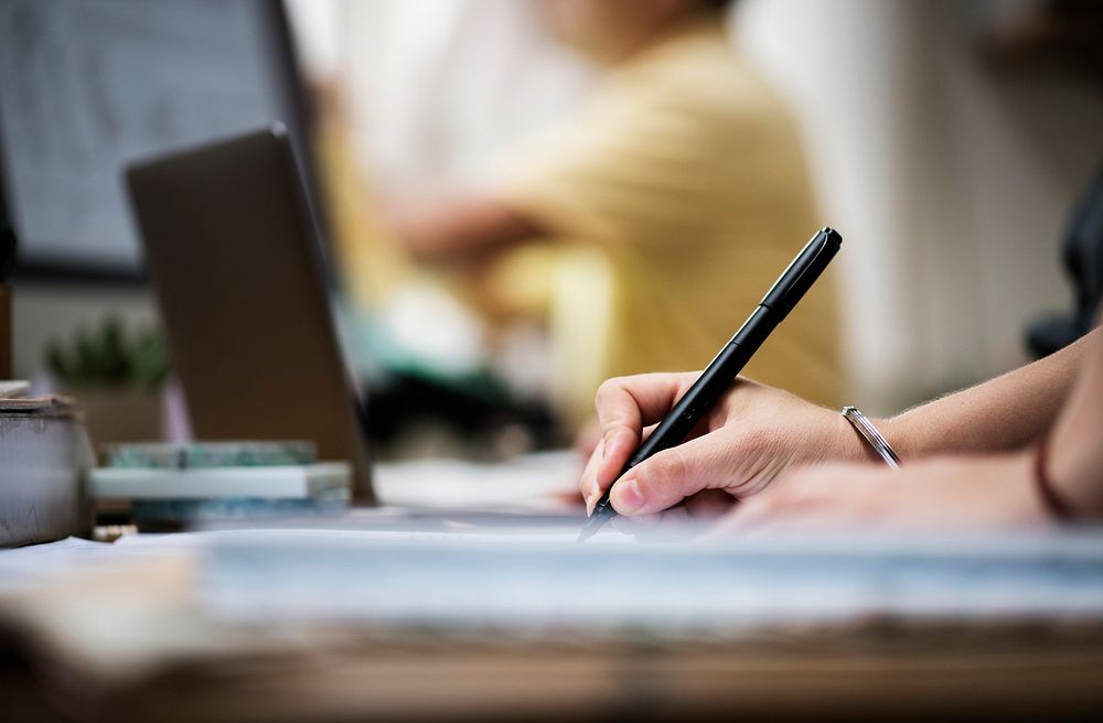 Close up of people's hand | Photo - rawpixel