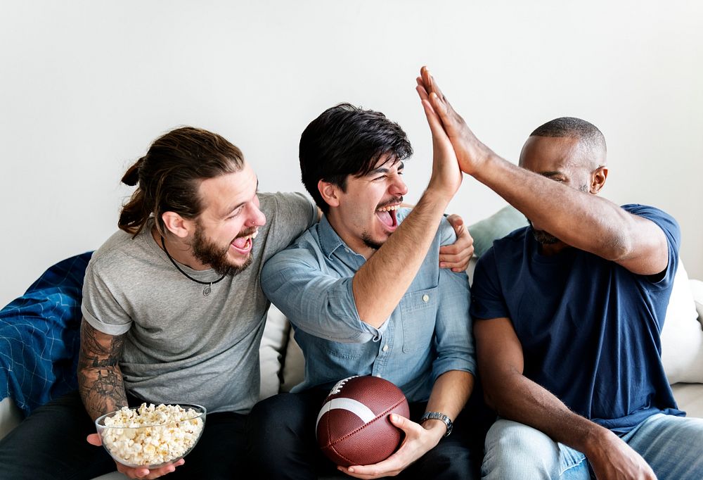 Friends cheering sport league together | Premium Photo - rawpixel