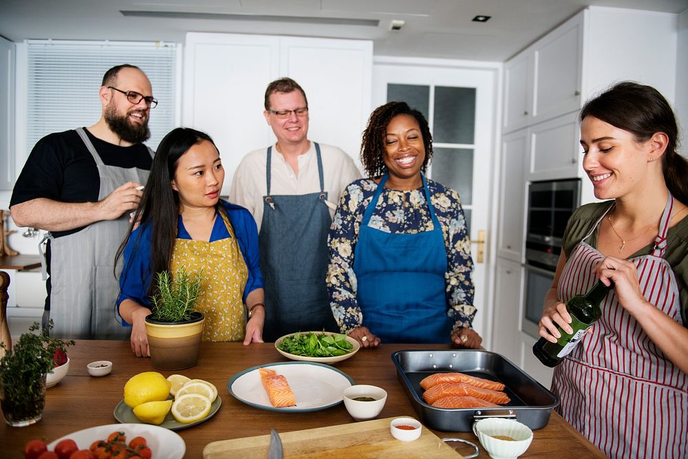 Diverse people joining cooking class | Premium Photo - rawpixel