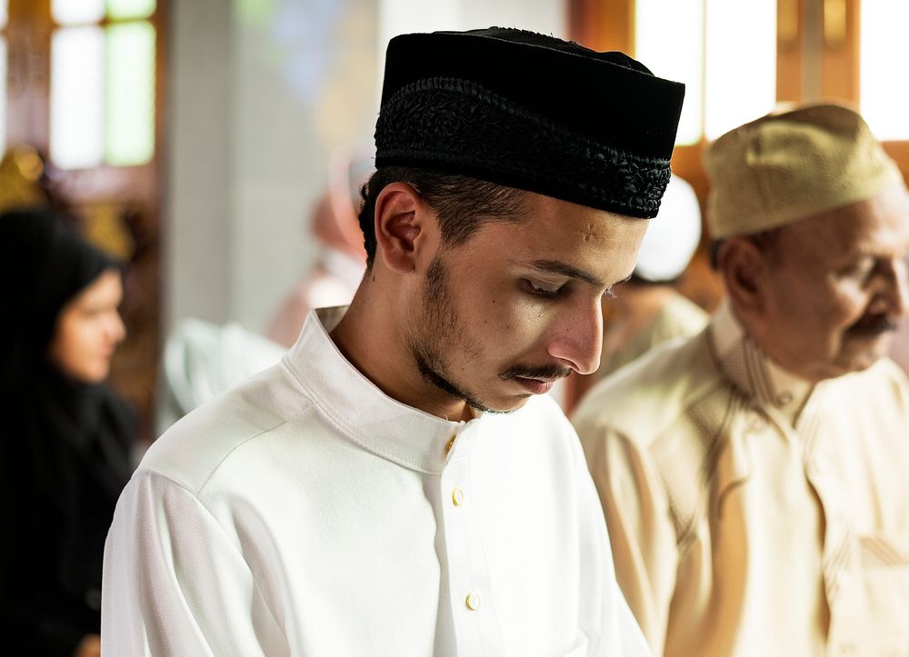 Muslim praying in Qiyaam posture | Premium Photo - rawpixel